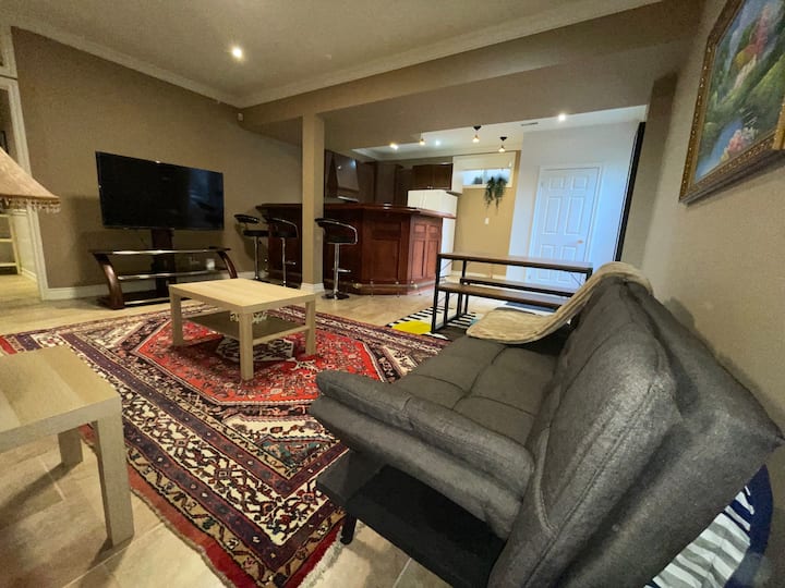 Cozy & Elegant 2br Private Suite, Fast Wi-fi - Vaughan