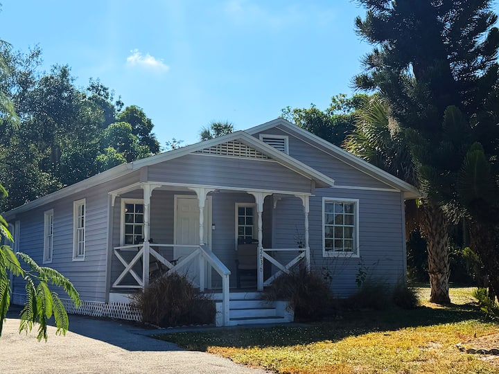 Welcome To Your Cozy Fort Myers Getaway - Fort Myers, FL