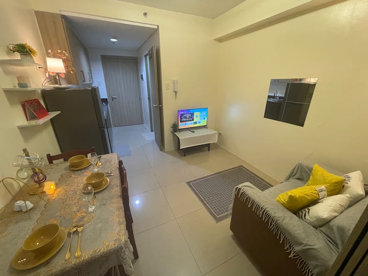 Moa Charming Unit（optional: Add A Mattress） - Manila