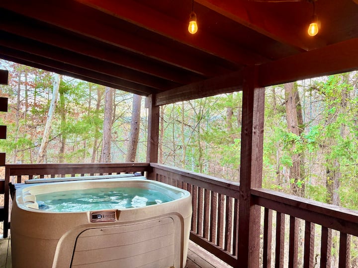 Romantic Private Cabin W/ Hot Tub Pet Friendly - Sevierville, TN