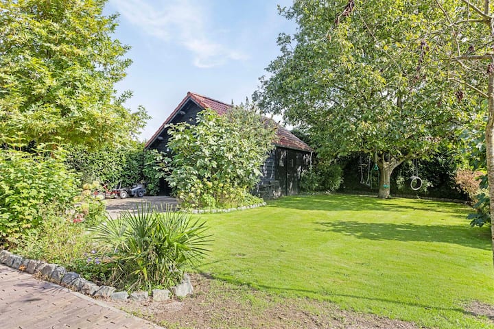 Houten Huisje Met Keuken En Tuin In Halsteren - Bergen op Zoom