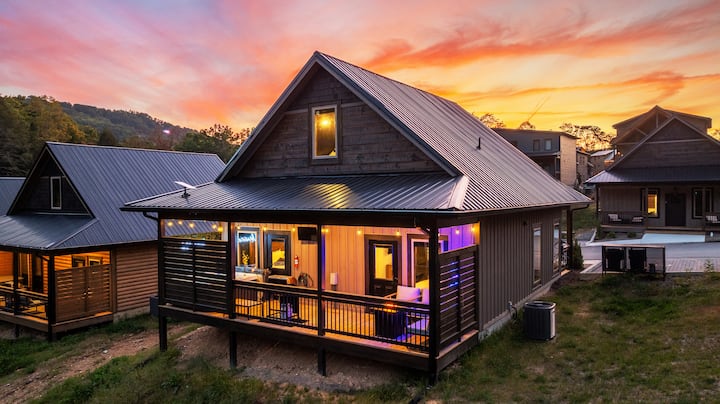 Modern Cabin, Hot Tub, Games, Minutes To Parkway - Pigeon Forge, TN