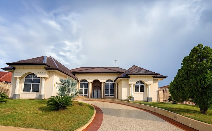 Luxe Villa Met Groot Zwembad (Noord) - Suriname