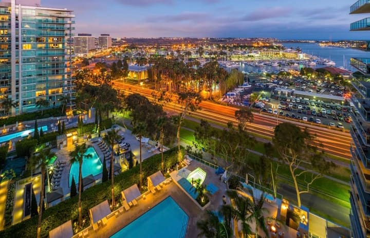 Spacious Condo Near Lax, Free Parking, 2 Q/beds - Marina del Rey, CA