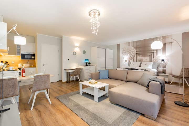 Spacious Central Studio Apt With Terrace-ac-lift - Budapest