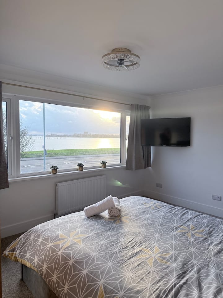 Sea / Castle Breeze - Fareham