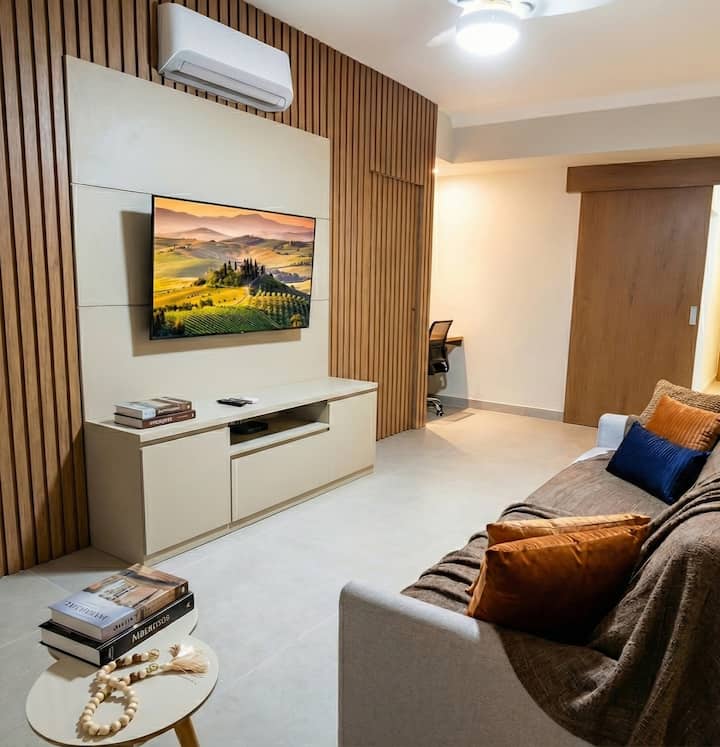 ​Gonzaga Premium: Queen, Ar, Garagem, 5min Do Mar - Santos