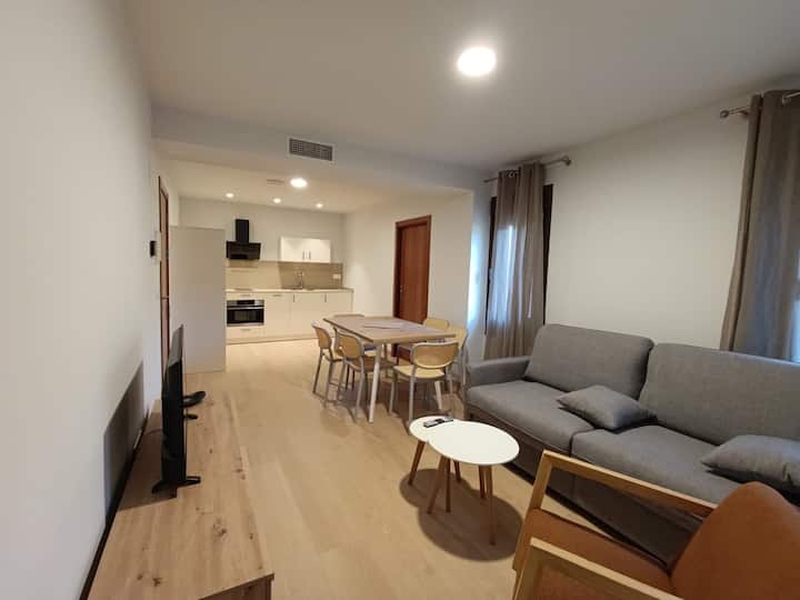 Apartamento Grande. 2 Habitaciones Y 2 Baños. 6p - Campo