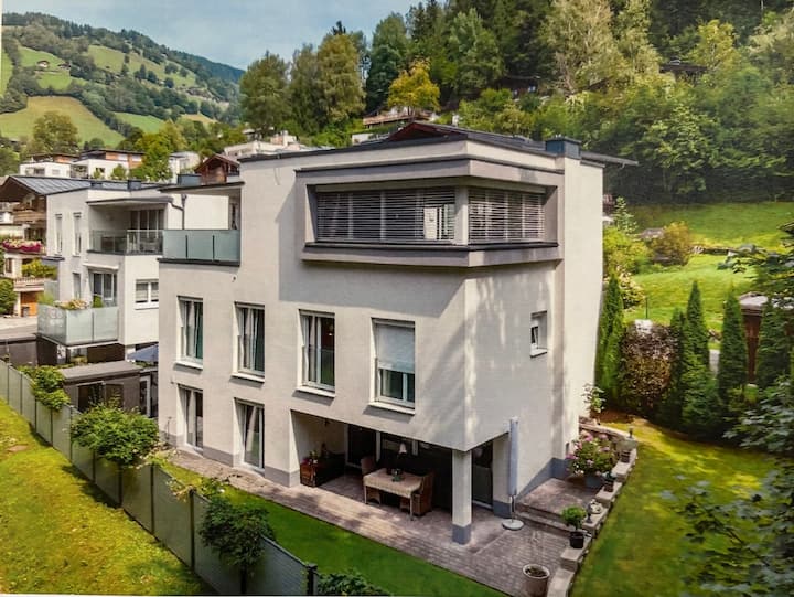 Chalet Cara -
Elegant Maisonette Flat With Sauna - Zell am See