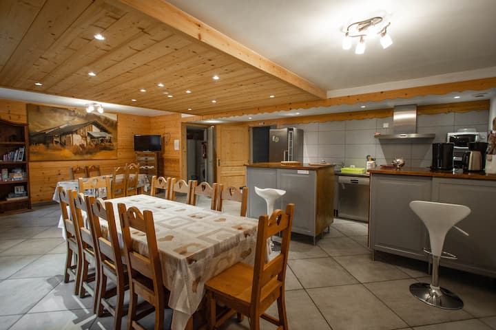 Charmant Gîte De Village Pour 15 Personnes - La Plagne