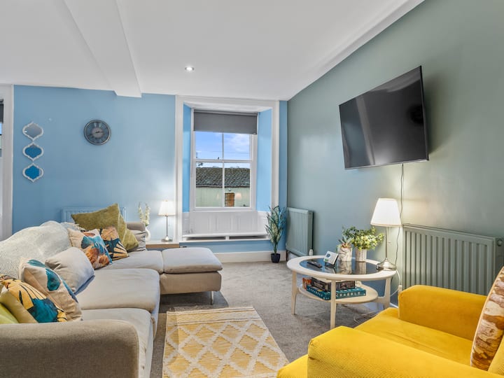 Large House In Central Ulverston - Ulverston