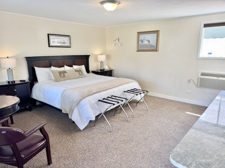 Gallagher's Travels Room 12 (King Bed) - Maine