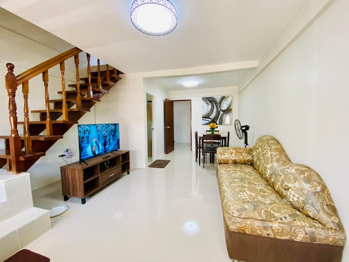 At A Corner Lot W/ Carpark Near Startollbaleteexit - Mataas Na Kahoy