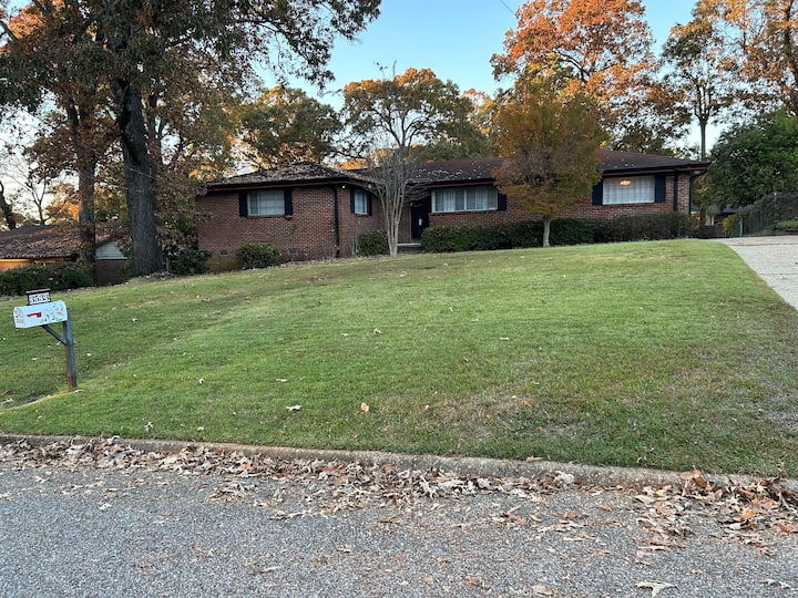 Clean And Spacious 3bd/2ba Close To All The Sights - Montgomery, AL