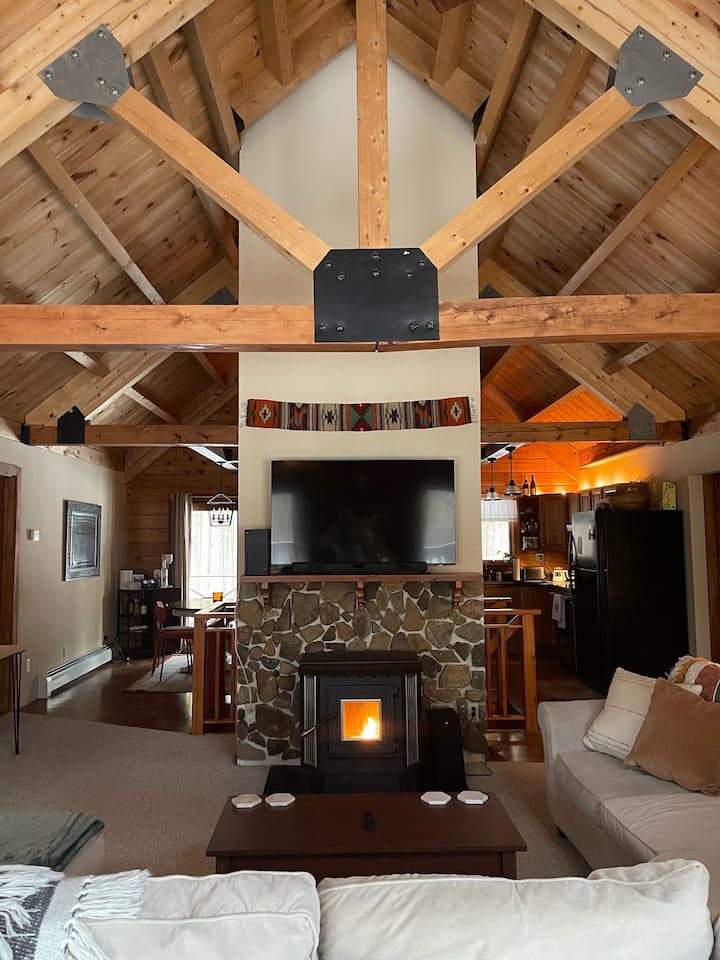 Saratoga Mountain Cabin Getaway - Corinth, NY