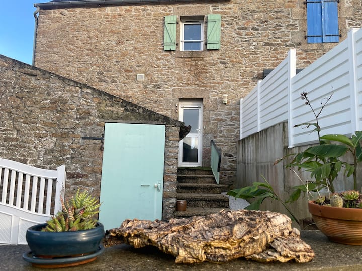 Adorable Maisonnette En Pierres Proche Plage - Ploudalmézeau