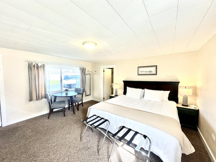 Gallagher's Travels Room 12-a (King Bed) - Bar Harbor, ME