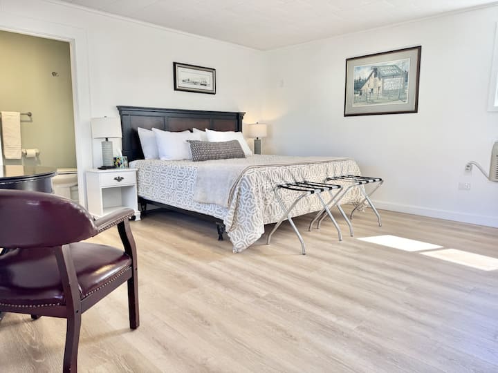 Gallagher's Travels Room 12-a (King Bed) - Bar Harbor, ME