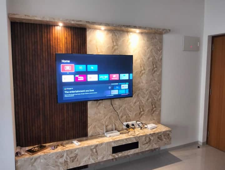 Modern 2 Bhk Airbnb Stay In Gift City - Gandhinagar