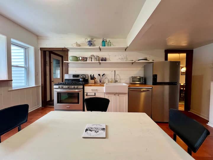 Charming Duplex Townhouse With Modern Amenities - Pontoosuc Lake, MA