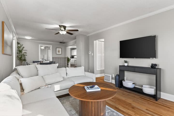 Kc Getaway Near Legends + Stadiums | Pet Friendly - Kansas City, KS