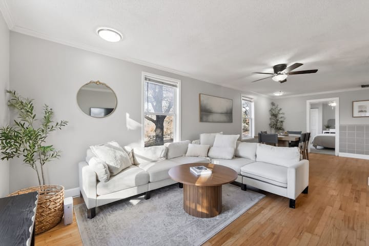 Charming Kc Escape Near Legends & Speedway - Kansas City, KS