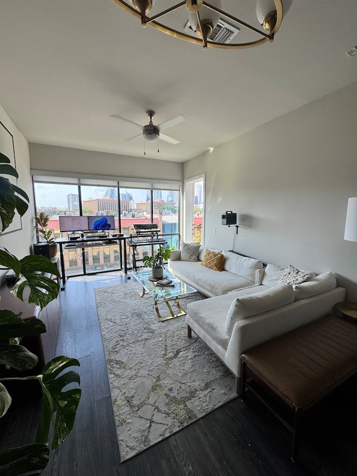 Spacious One Bedroom In Travis Heights With A View - West Lake Hills, TX