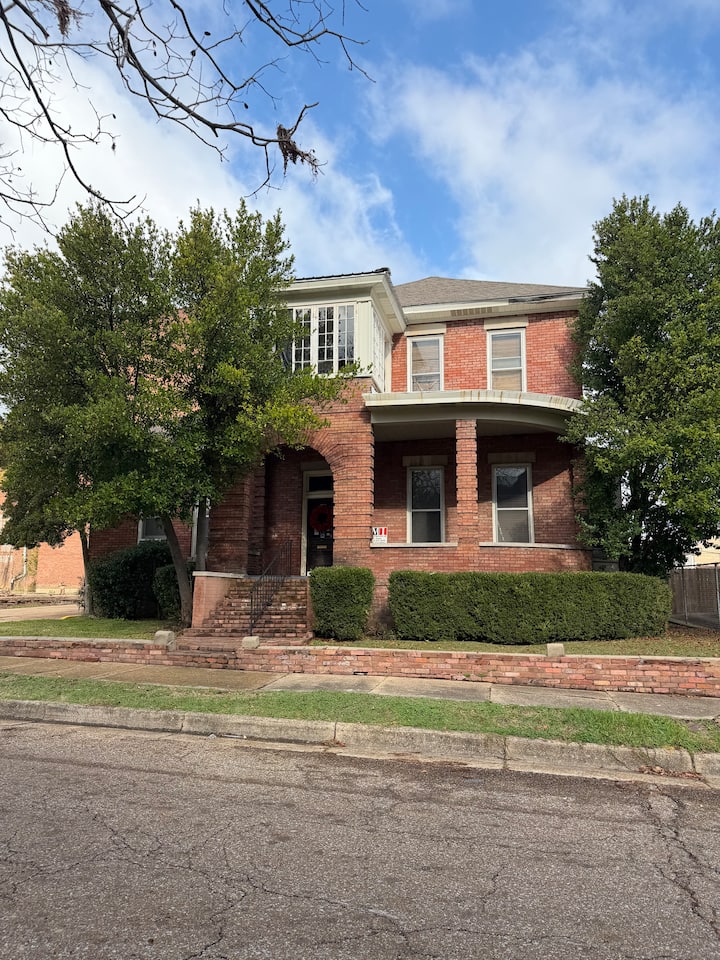 Downtown Columbus "Get Away" - Columbus, MS