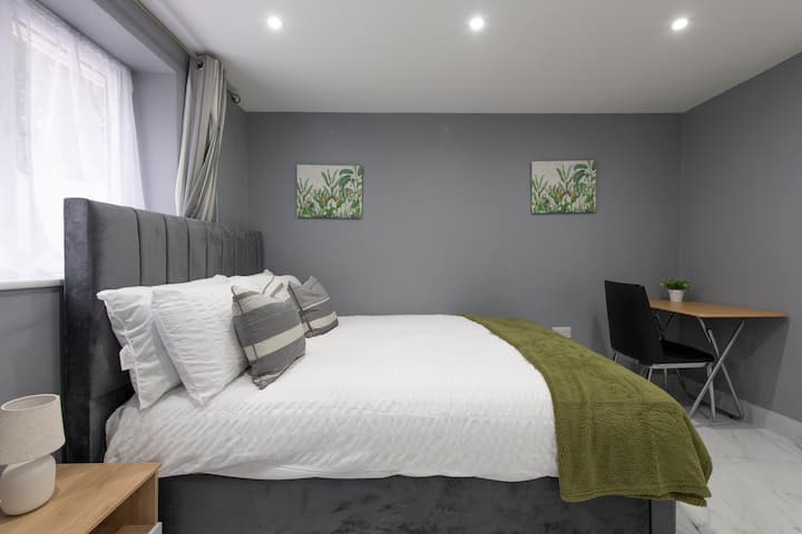 Bright 2-bedroom Ensuite Apartment With Kitchen - Dartford