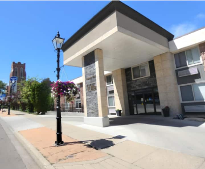 Medicine Hat Villa - Medicine Hat