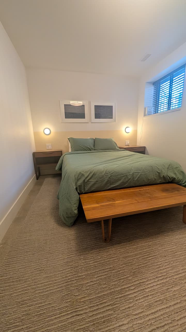 Delightful Studio In The Heart Of Andersonville! - Chicago, IL