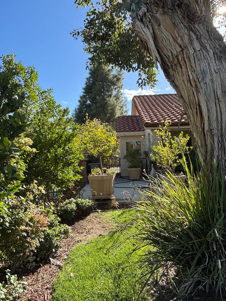 Massive 2 Floor Villa W Magnificent Mountain Views - Santa Clarita, CA