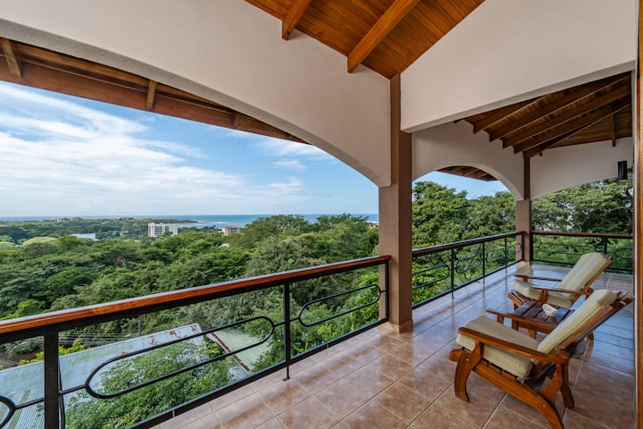 Charming 2 Bdr. Condo With Ocean & City Vistas - Tamarindo