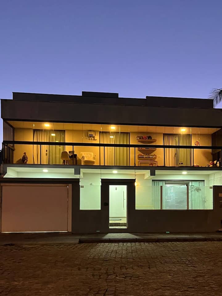 Casa Aconchegante E Ampla A Minutos Da Praia - Laguna