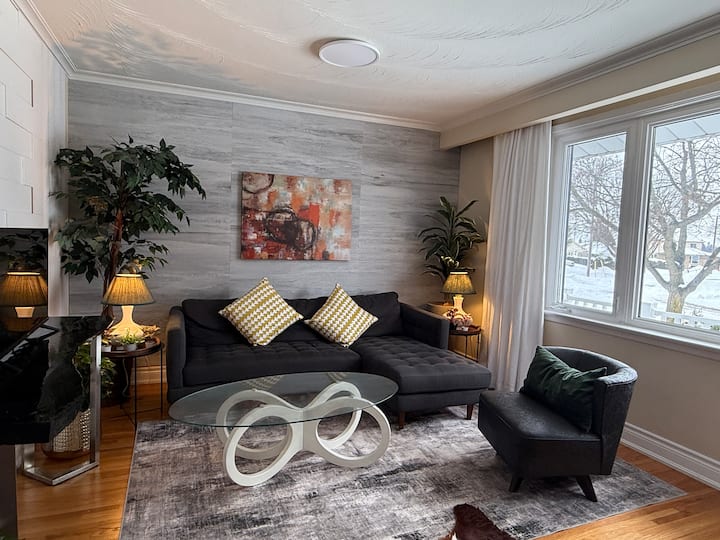 Modern Main-floor Suite•free Parking•near Downtown - Toronto