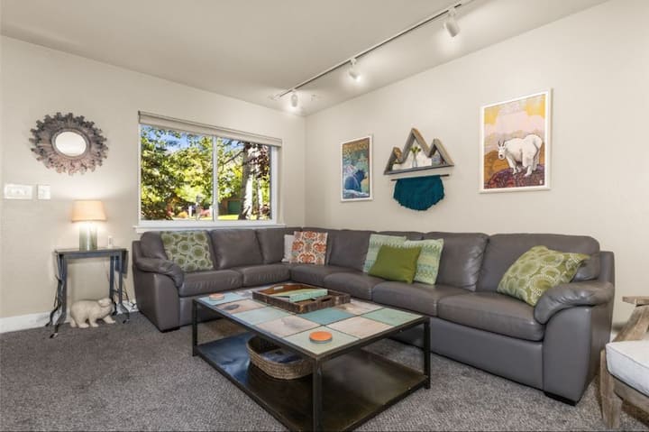 Sunburst Ski Haus - Steamboat Springs, CO