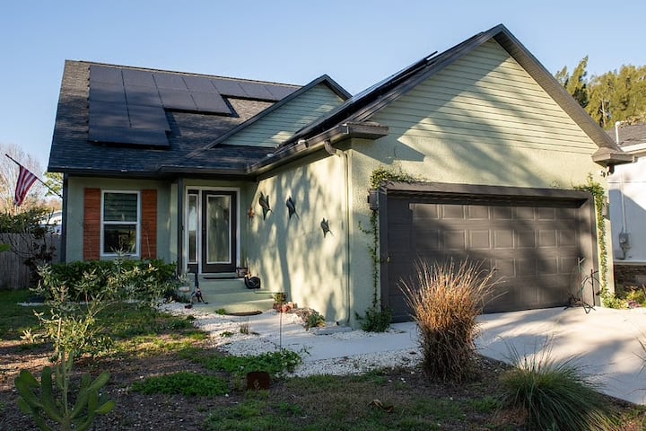 Charming Tarpon Springs Home With Hot Tub On Trail - Tarpon Springs, FL