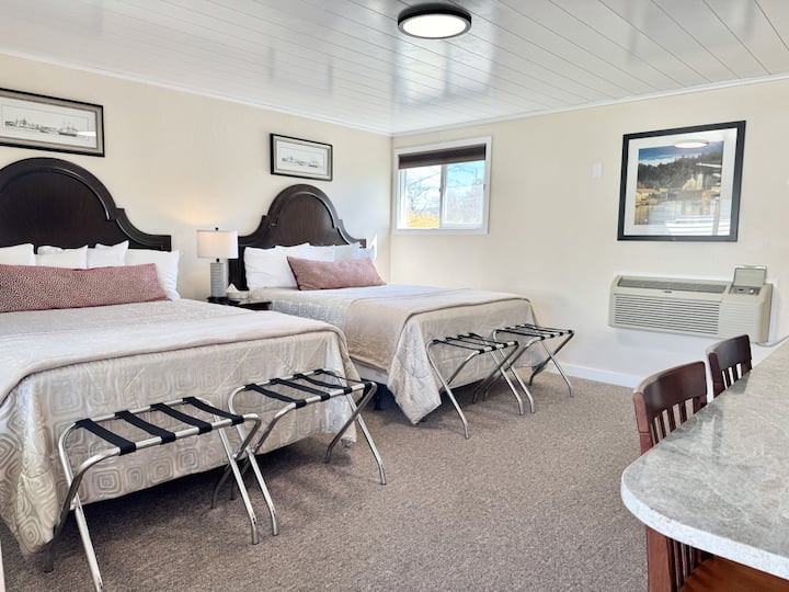 Gallagher's Travels Room 14 (Two Queen Beds) - Bar Harbor, ME