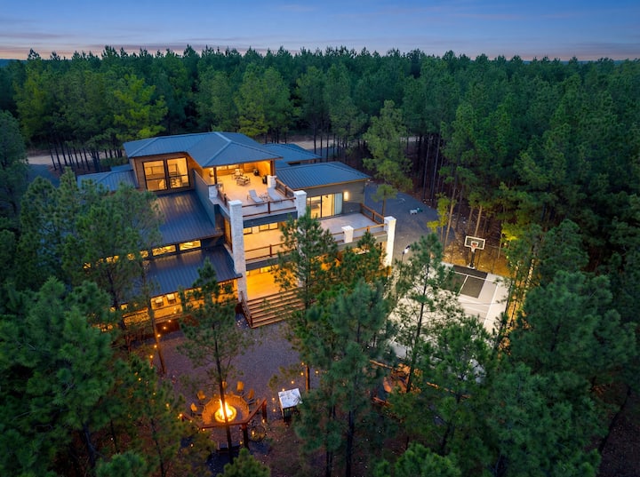 Grandiose | Rooftop | Sport Court | Sleeps 22 - United States