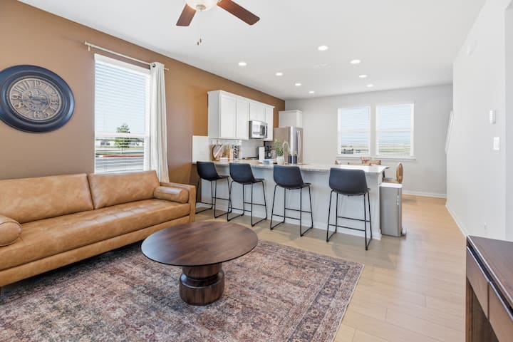 Modern Retreat • 5mi To River & Gruene - ニューブラウンフェルズ, TX