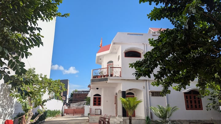 Entire 3 Bedroom Villa With Kitchen Access/parking - Darbhanga