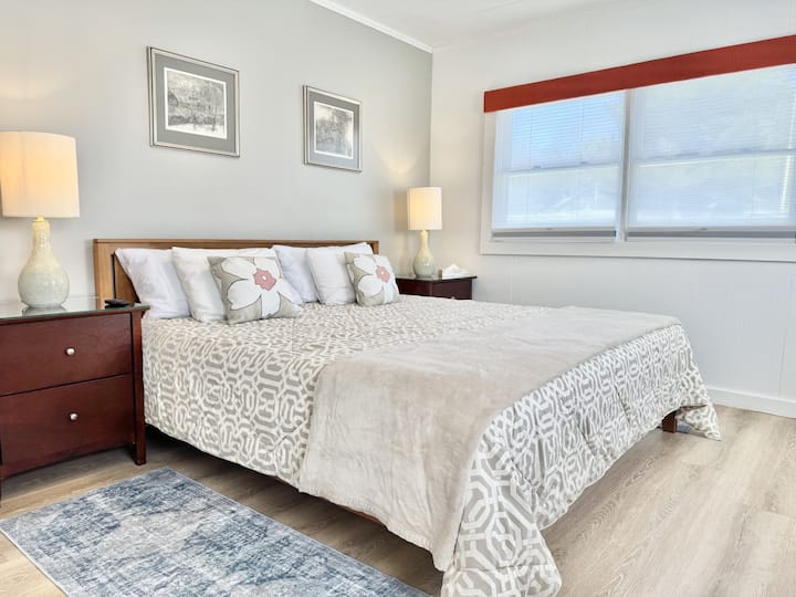 Gallagher's Travels Room 15 (King Suite) - Bar Harbor, ME