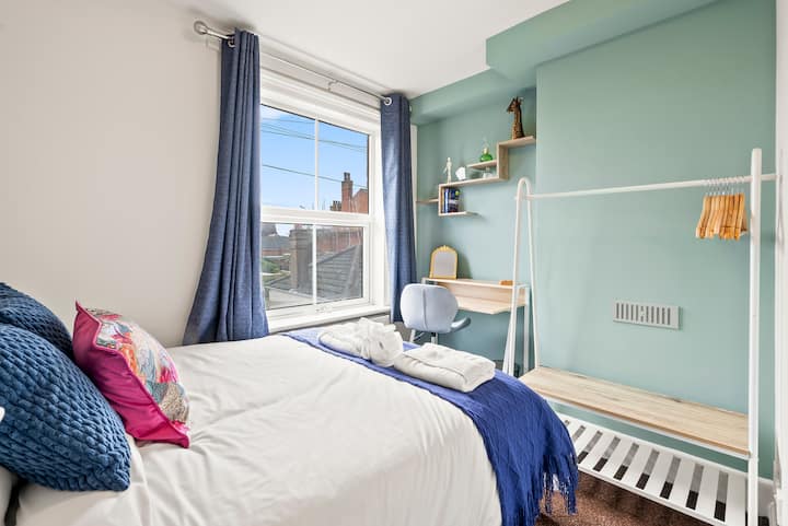 Victorian 5-bed Home| Loft |Walk To City & Cricket - Worcester