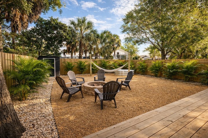 The Oasis In Ybor City With Tank Pool + Firepit - Tampa, FL
