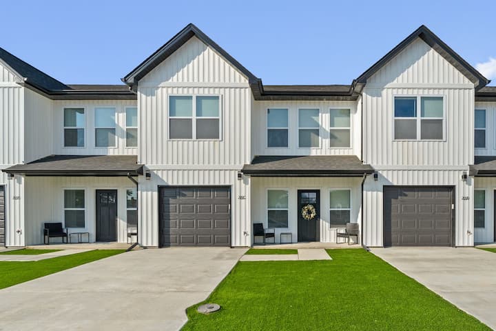 1,711 Sq Ft Townhouse- 3bed, 2.5 Bath - Pinnacle Lake, New Florence