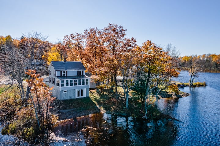 Cozy Lakehouse With Game Room - Old Town, ME