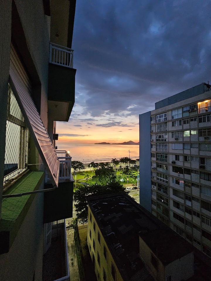 Rocco - Com Sacada E Vista Para O Mar No Embaré - Santos