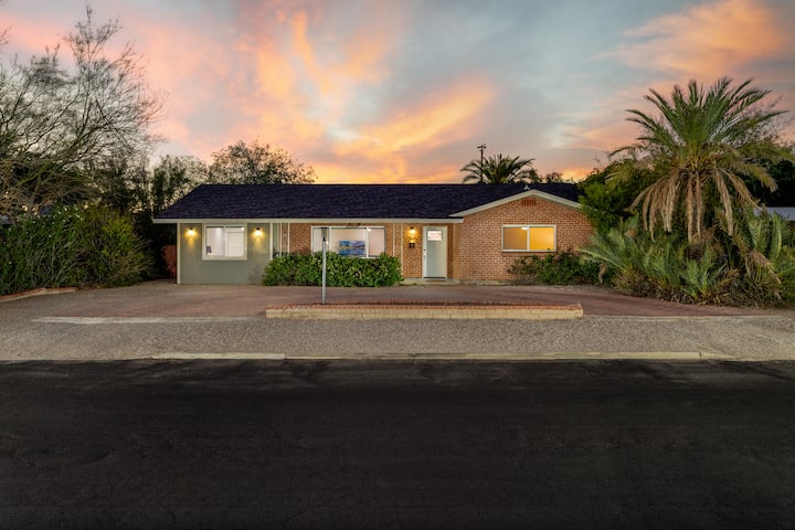 Remodeled Gem | Views | 3 Bd 3 Ba | Spacious Yard - Tucson, AZ
