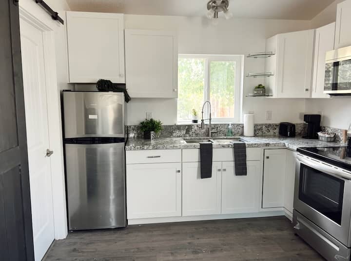 2026 Modern Hideaway! - Pocatello, ID