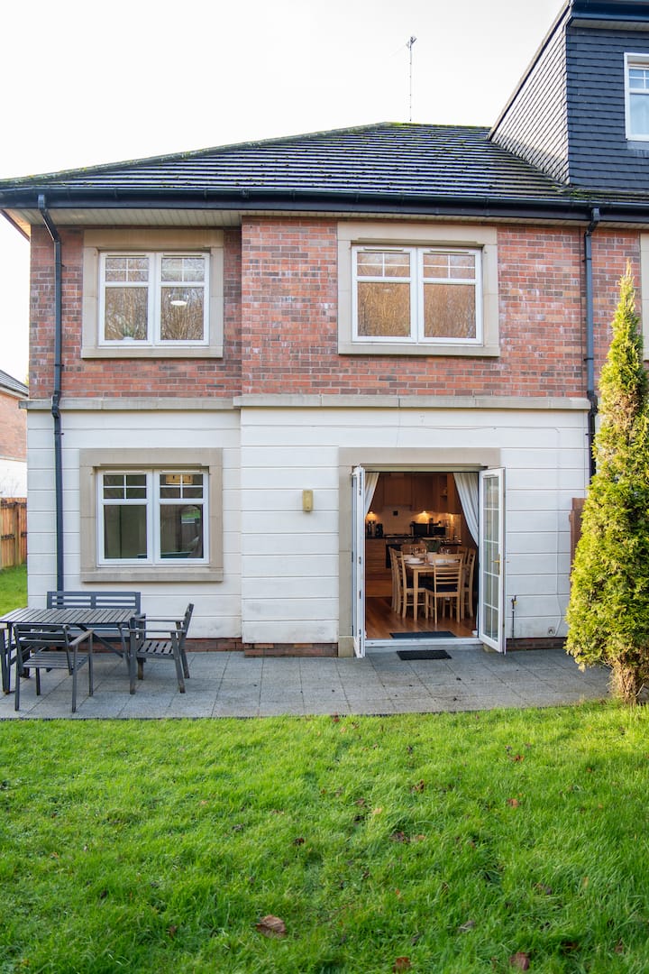 Huge Private City House - Parking, Garden & Modern - Belfast